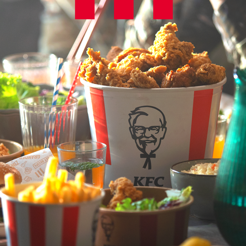 Kultowy Wtorkowy Kubełek wraca! Spotkaj się z przyjaciółmi w KFC ...